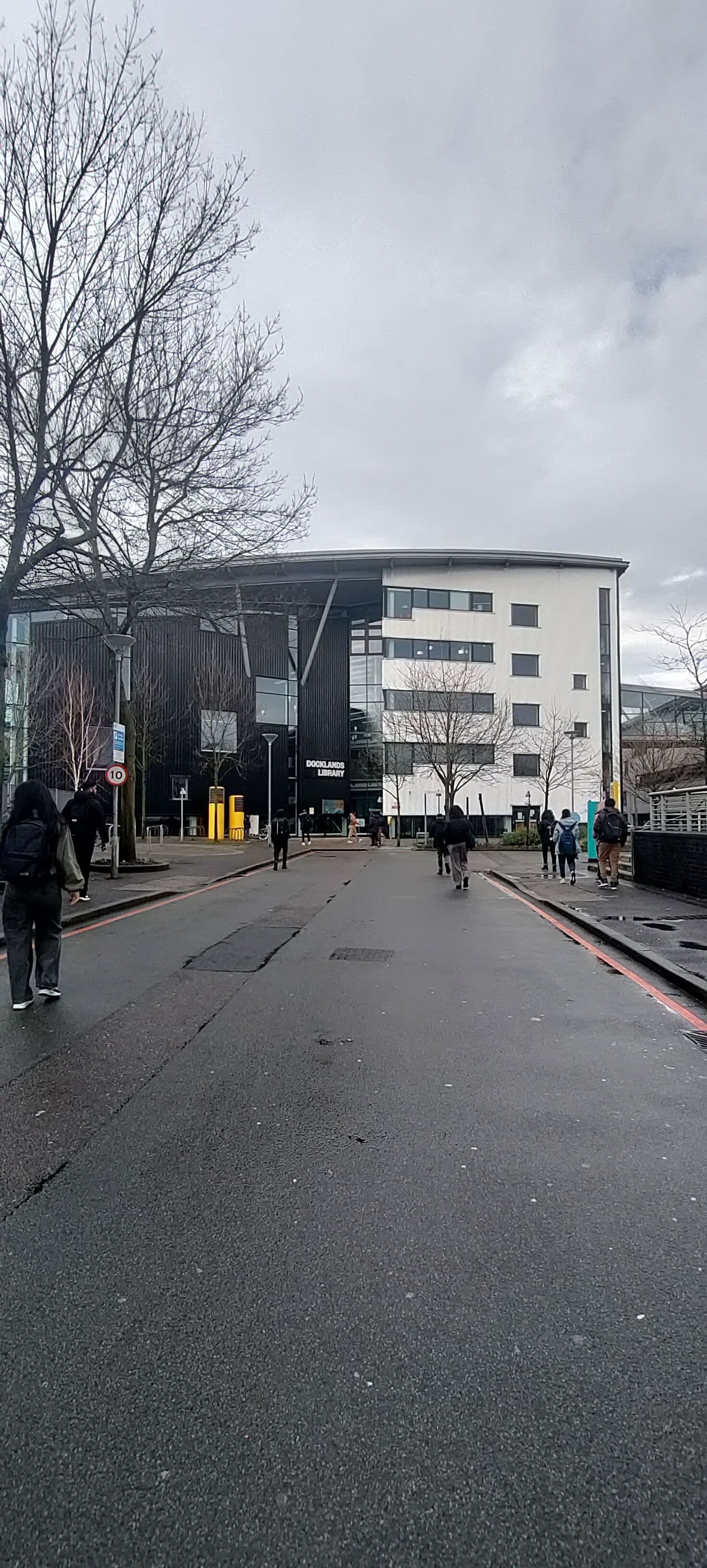 University of East London Admission: Acceptance Rate, Application Deadlines & Requirements